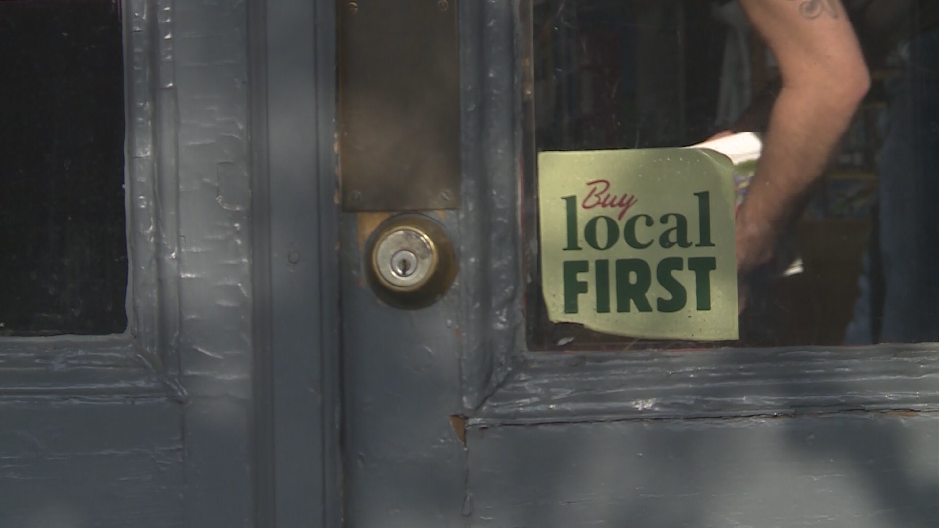 Group urges people to shop local this weekend | whas11.com