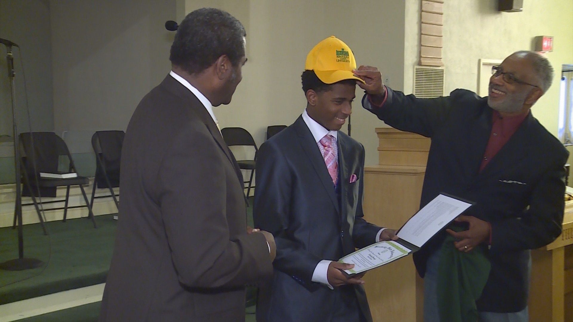 Ky. State University president awards scholarship to school shooting ...