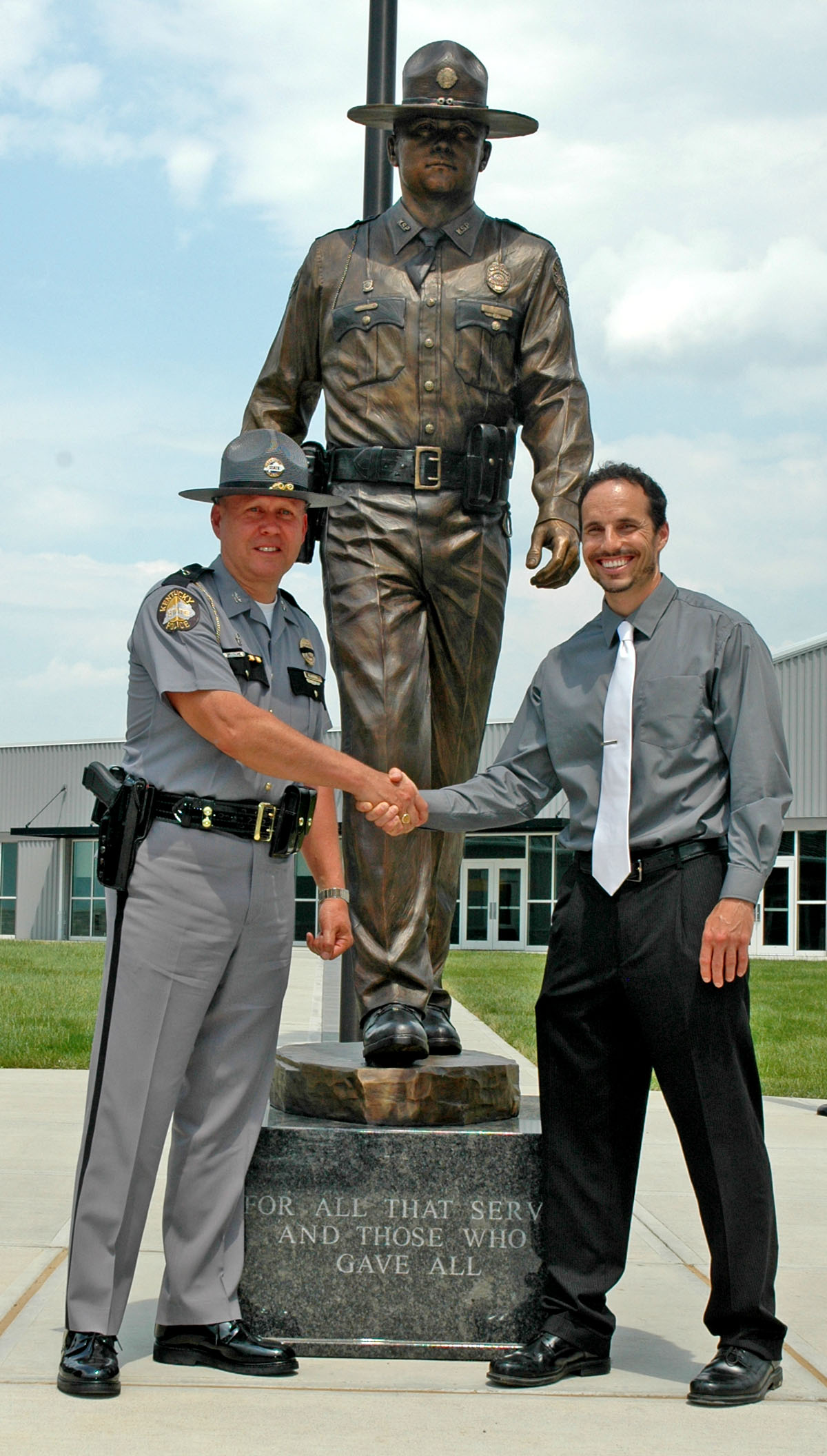 Kentucky State Police unveil new statue | whas11.com