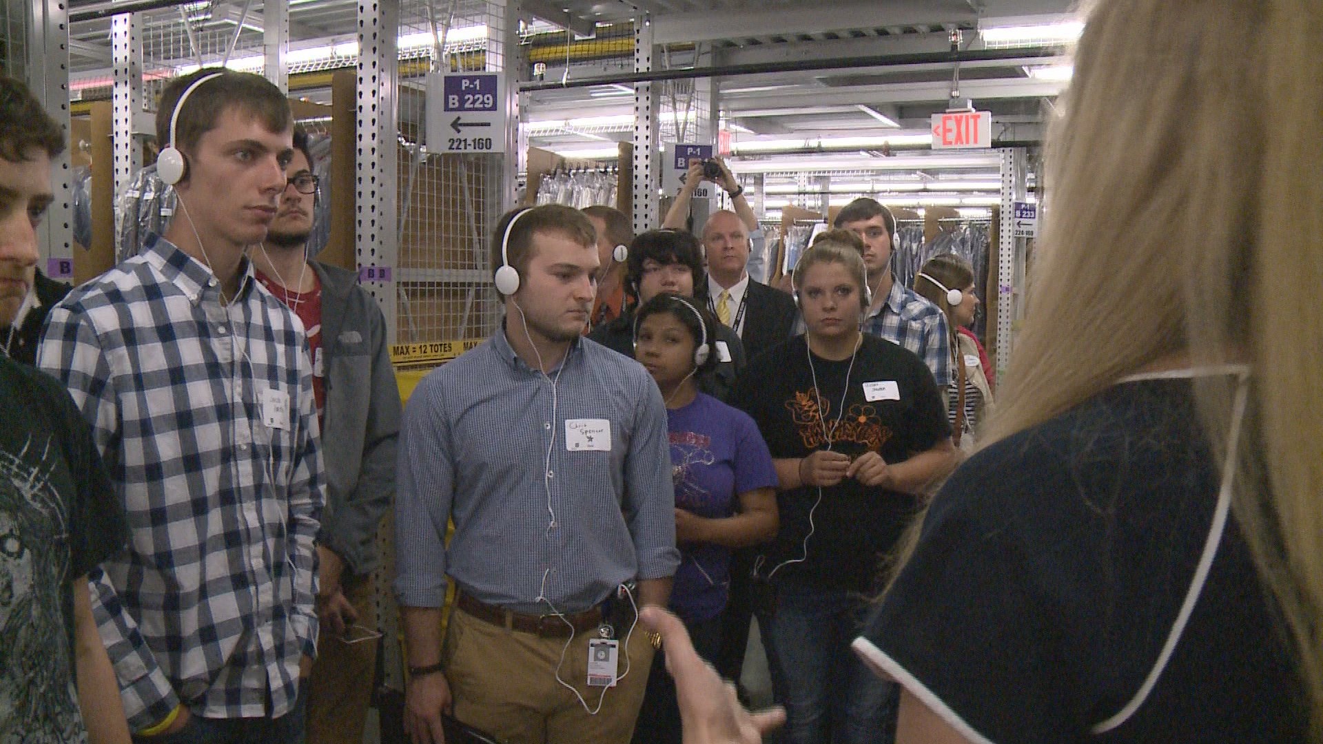Amazon shows job opportunties to high school seniors | whas11.com