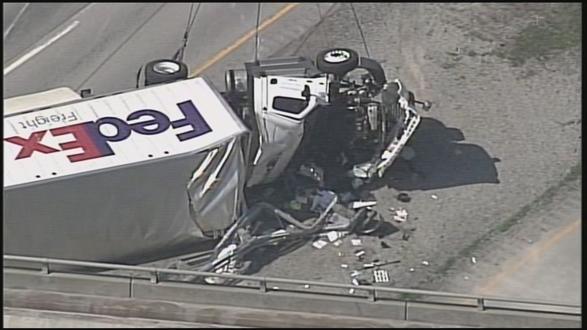 FedEx semi crash on Bluegrass Parkway | whas11.com