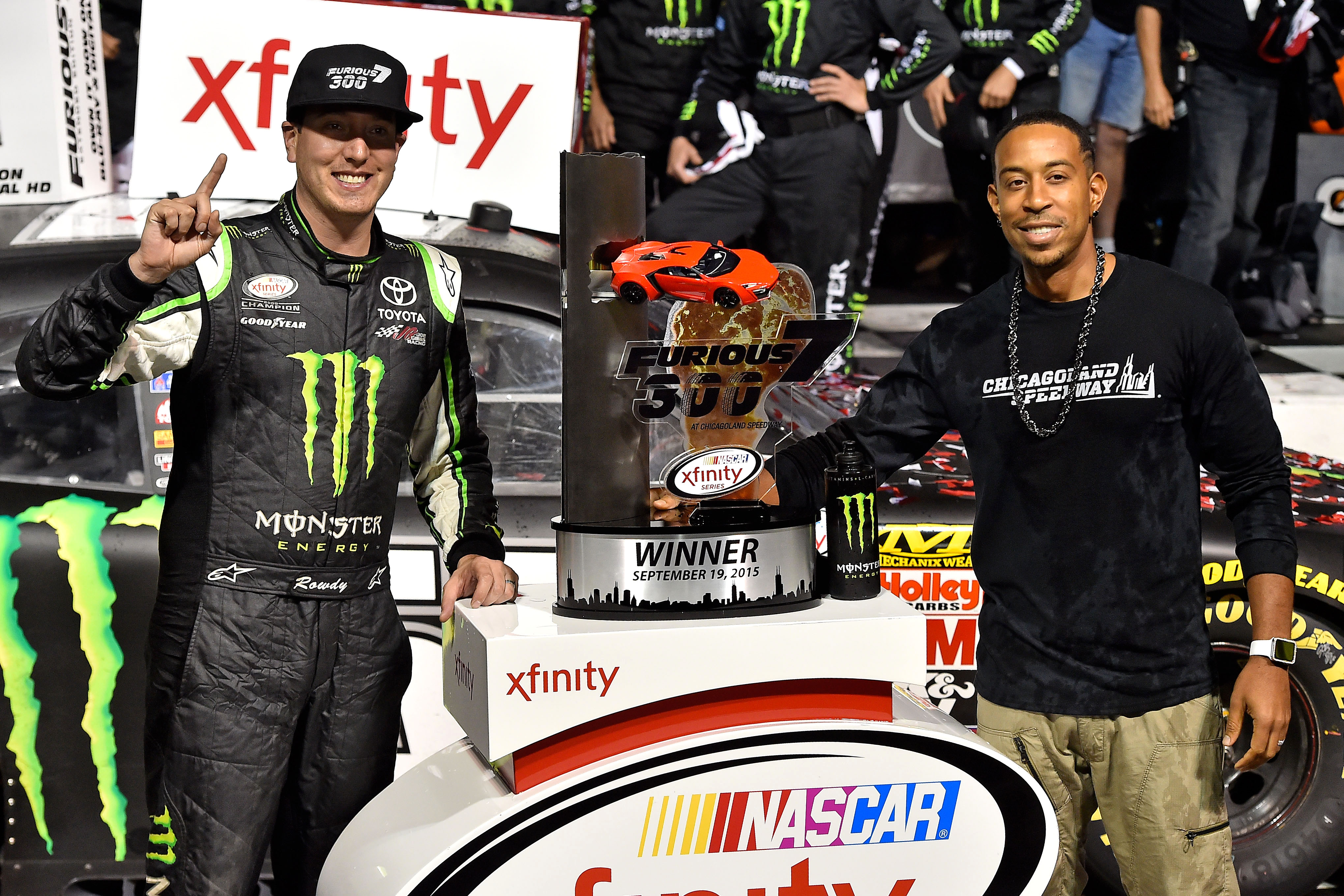 Kyle Busch beats Matt Kenseth to give JGR Xfinity Series win | whas11.com