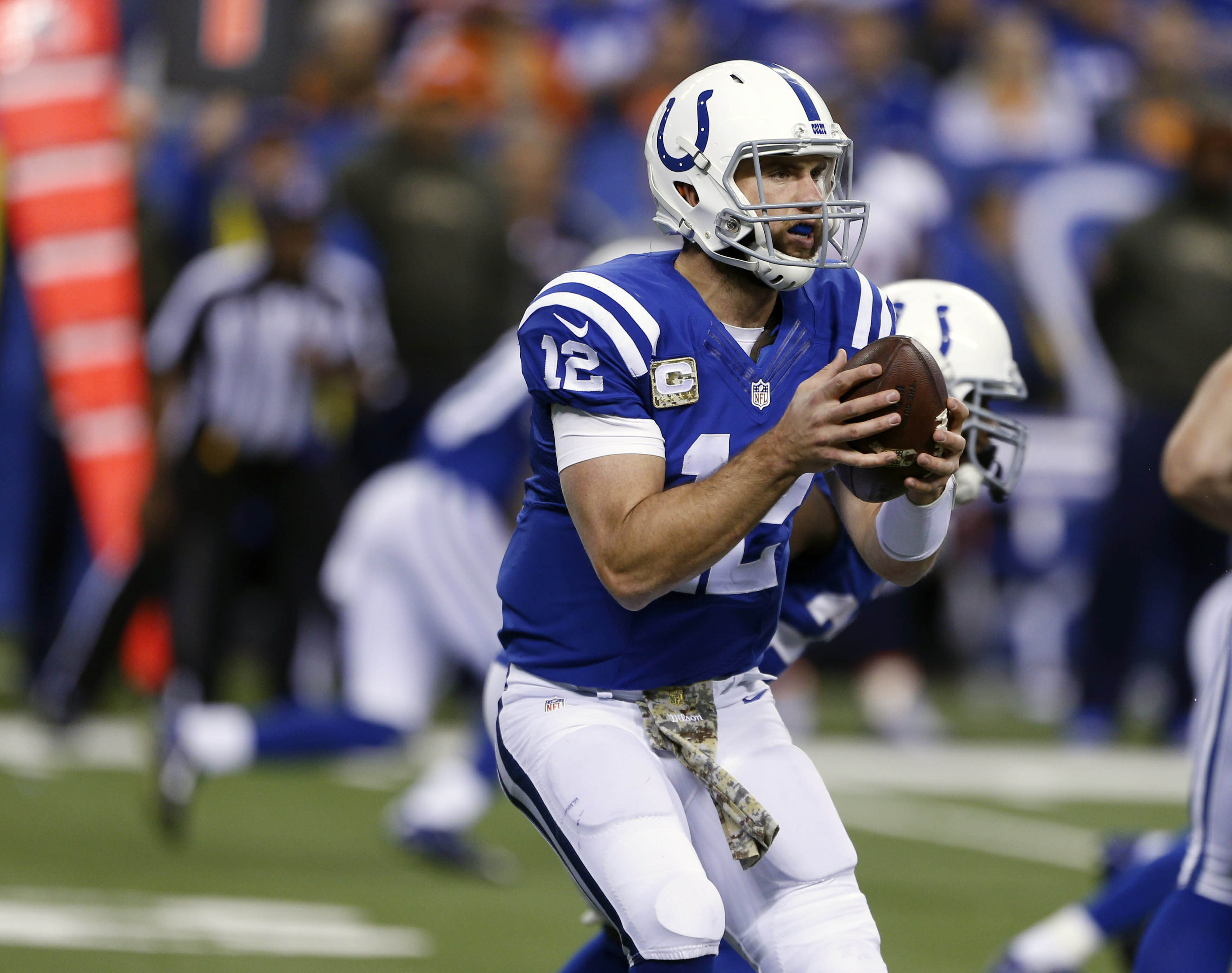 Colts QB Luck out 2-6 weeks with kidney, muscle injuries | whas11.com