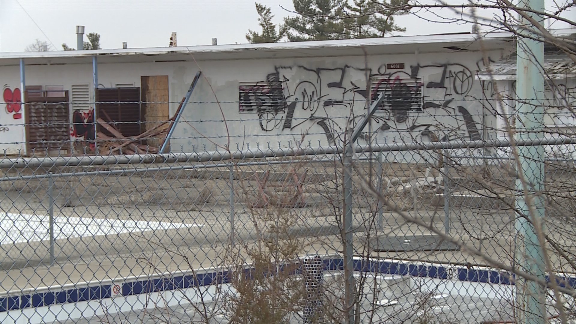 Facebook Tip: Old Hi-Li Swimming Club 'eyesore' in community | whas11.com