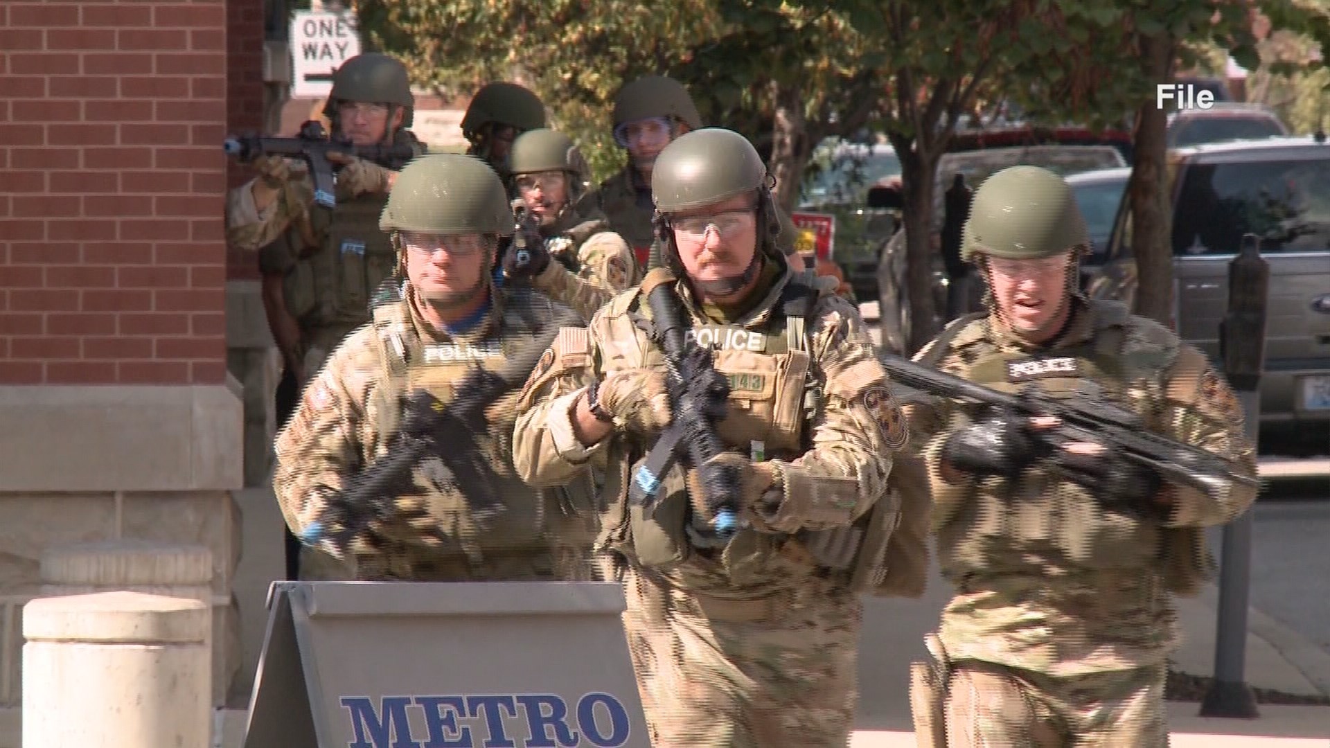 LMPD SWAT officers sue for overtime pay | whas11.com