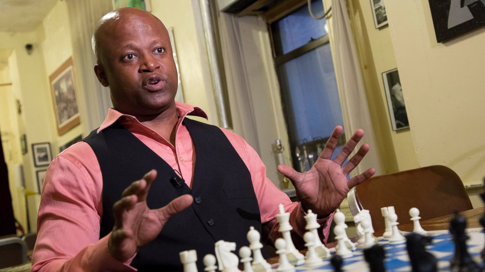 Chess' 1st African-American Grandmaster Enters Hall of Fame | whas11.com