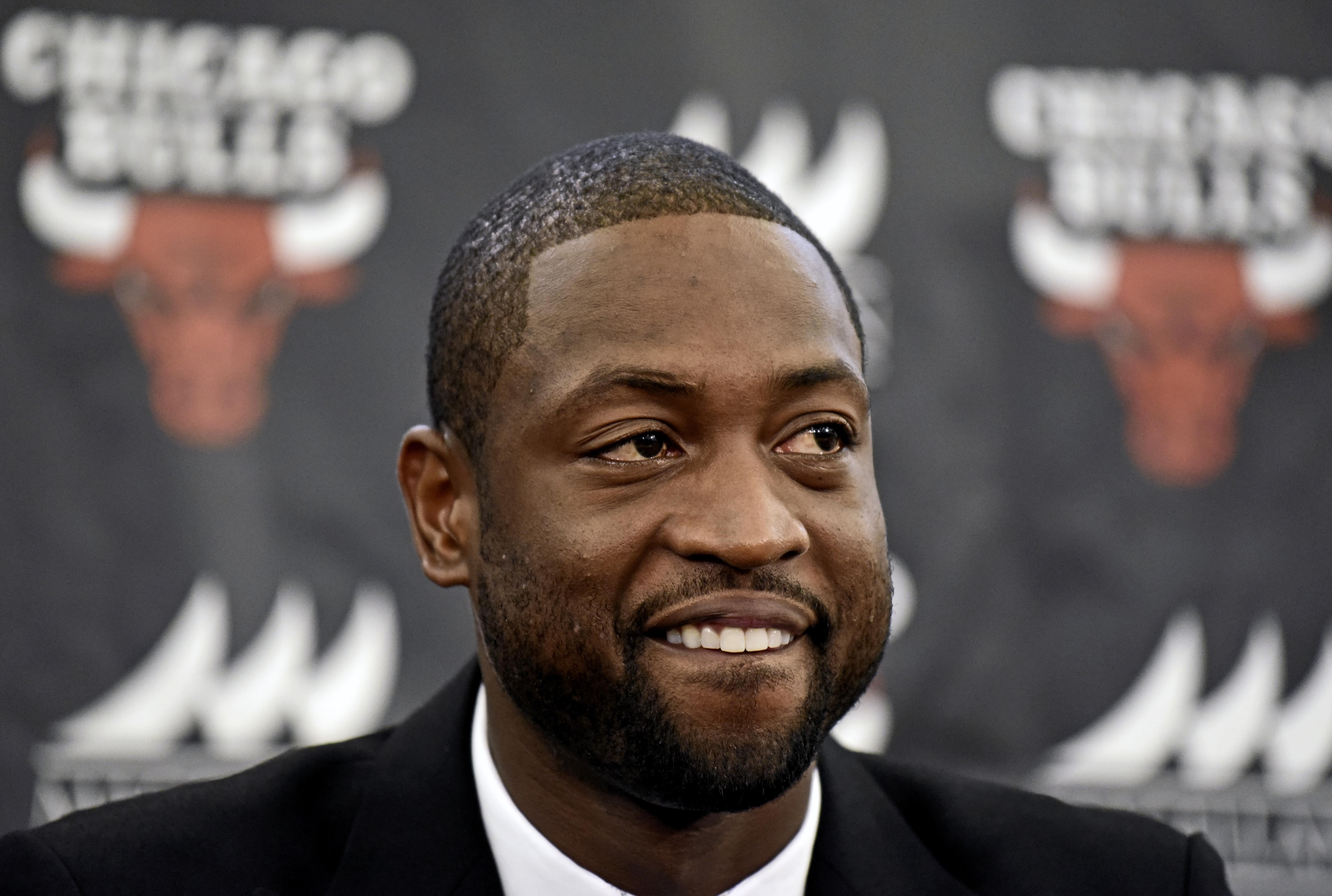 Dwyane Wade bikes with police to promote unity in Miami | whas11.com