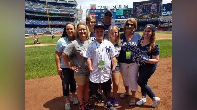 Ind. boy born without hands, feet throws first pitch during Yankees ...